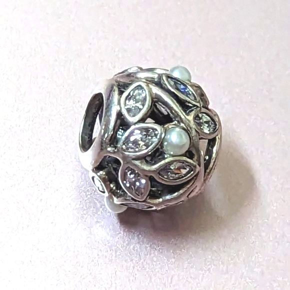 Pandora | Jewelry | Pandora Luminous Leaves Charm | Poshmark